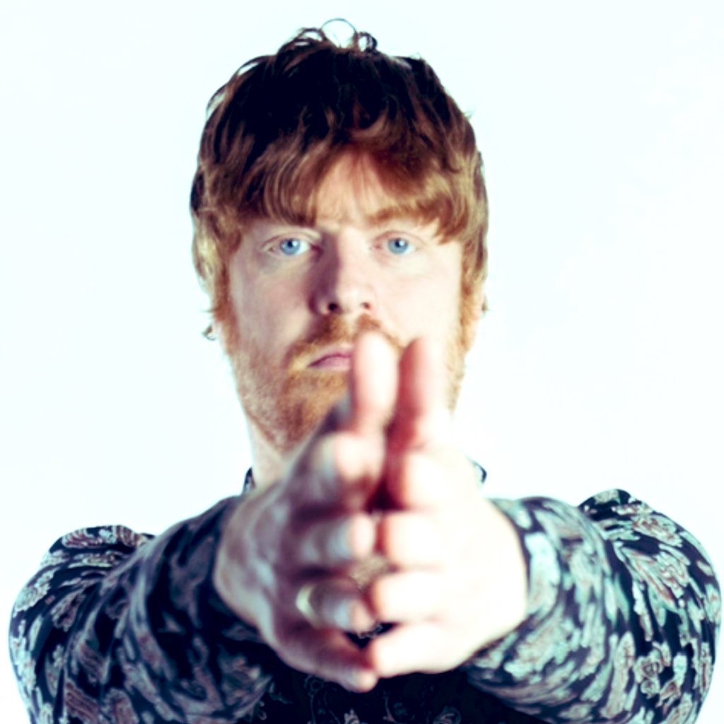 Mat Hook dévoile un hymne poignant avec 'Won't Let The World'