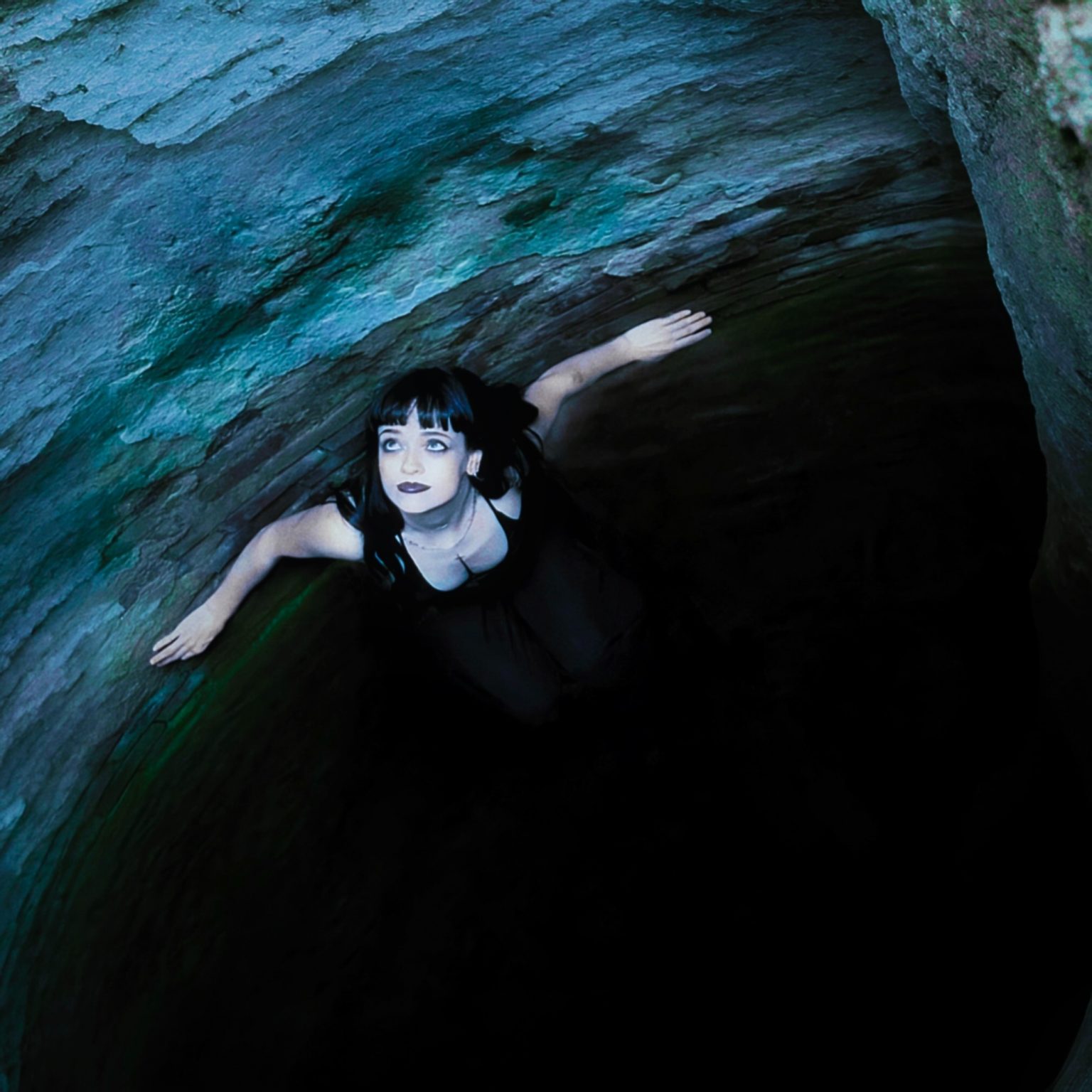 Anke Richards : grandir dans le flou avec “Grow Feet”